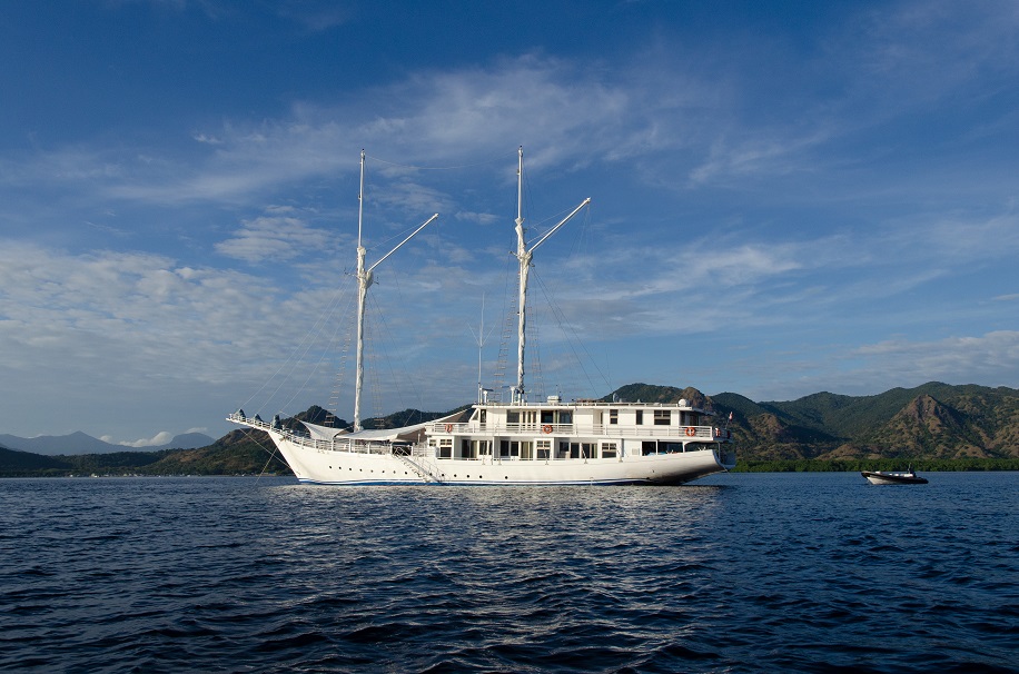 Smooth Sailing: An Indonesian Pinisi Cruise | Plus Ultra